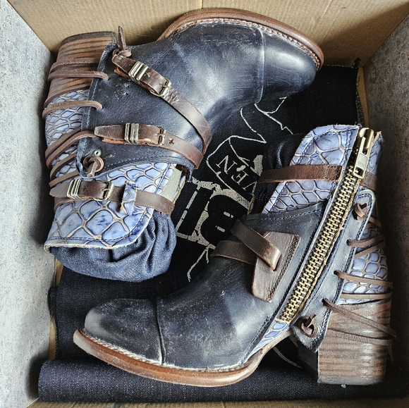 Freebird by Steven | Shoes | Freebird By Steven Navy Crue Boots | Poshmark